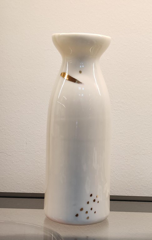 Bokal od prozirnog porcelana