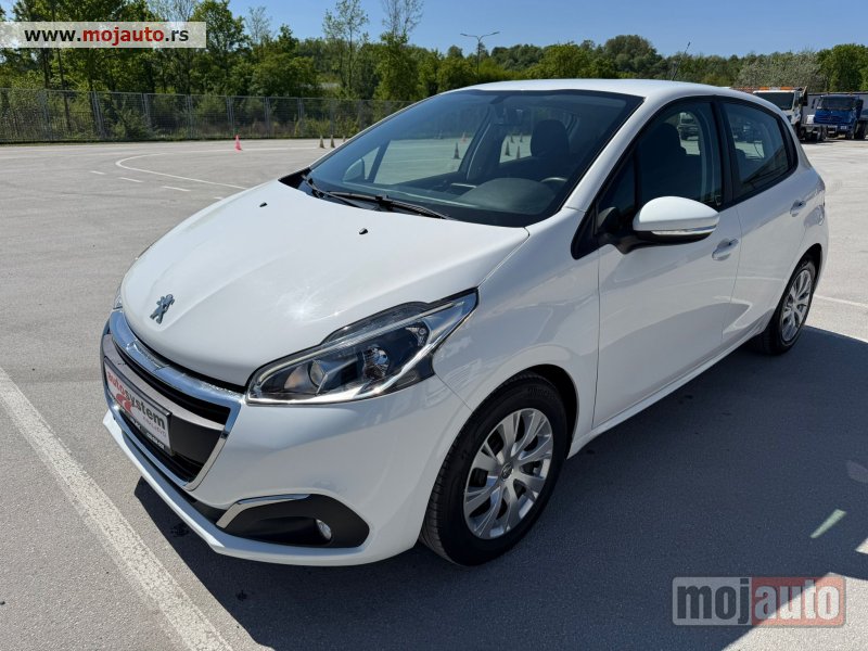 Peugeot 208 1.2 KREDITI NA LICU MESTA