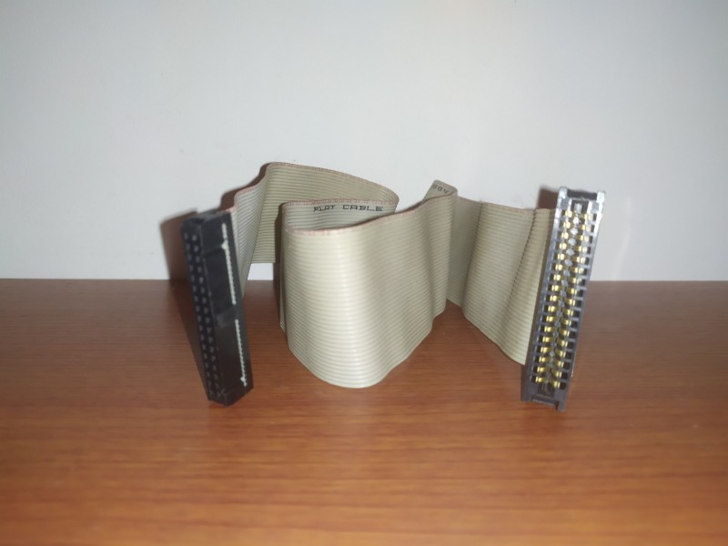Flet kabl sa 34-pin konektorom