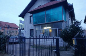 Prodajem kucu u Surcinu