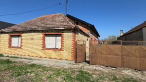 Prodajem Kuću, Ečka