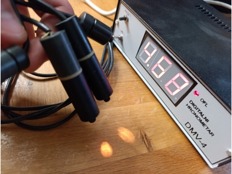 Digitalni hronometar DMV-4