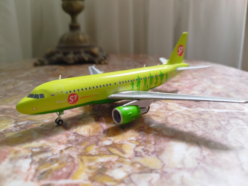 Avion S7 Airlines A319