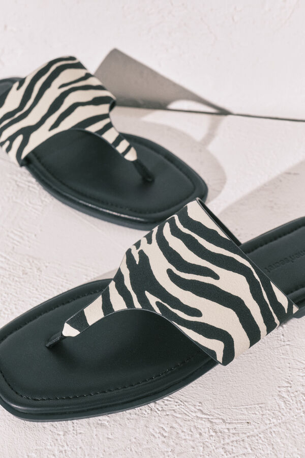 Zebra-Print Zehensteg-Sandalen