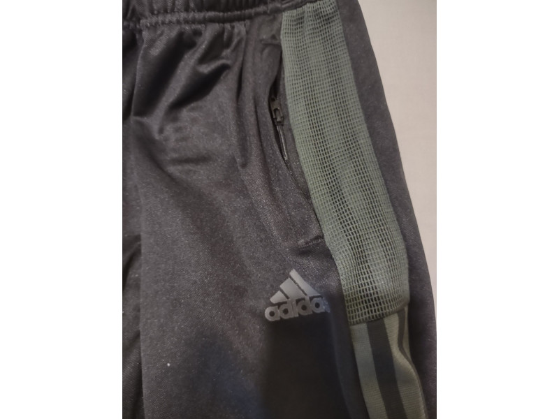 Original Adidas trenerka, 9-10 god.