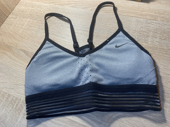 Nike top