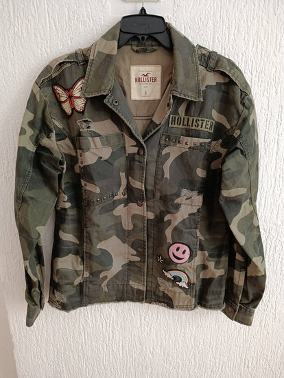 Hollister army jaknica sa aplikacijama S/M/L