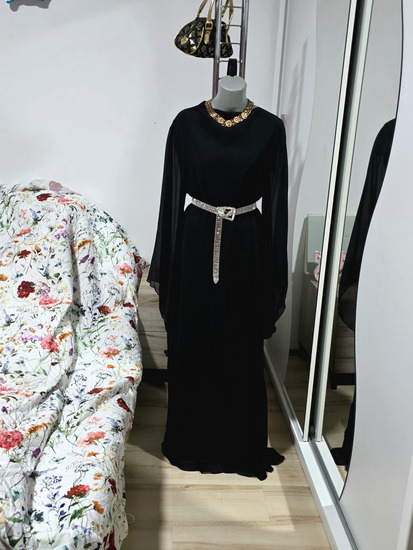    Nova crna maxy haljina