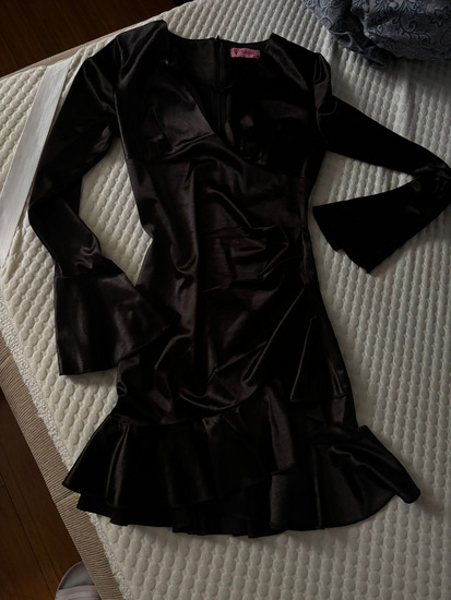 Elegantna satenska haljina