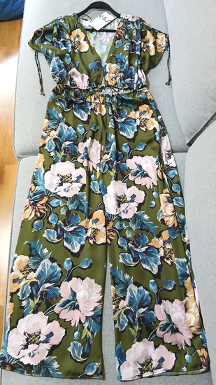 ZARA kombinezon.Novo. XS/S