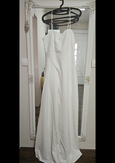 Elegantna bela haljina