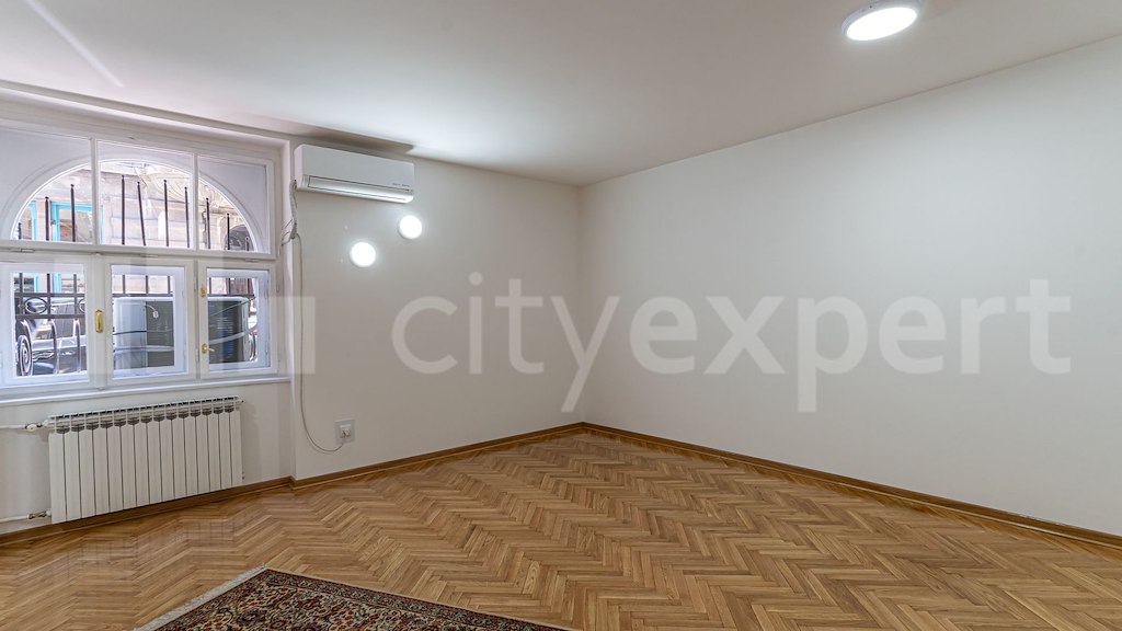 Poslovni prostor za izdavanje BEZ PROVIZIJE: Jednoiposoban, 40m², Kralja Petra, Stari grad - 900€