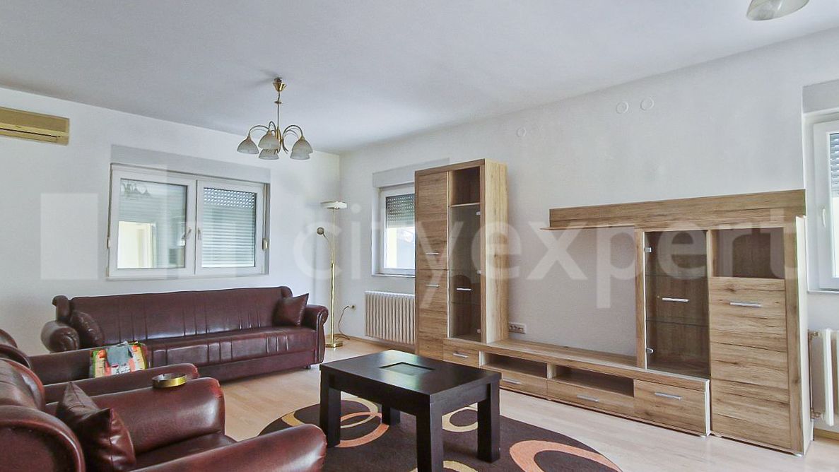 Kuća Izdavanje Novi Sad Bez skrivenih troškova - 250m², Božidara Adžije, Petrovaradin - 1300€