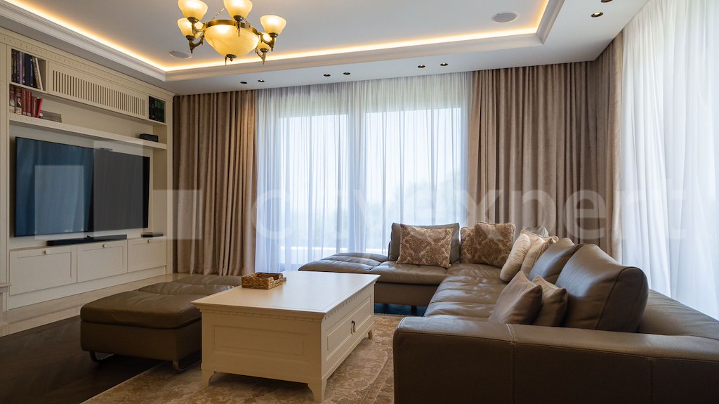 Kuća Prodaja: 374m², Sentići, Sremska Kamenica - 1600000€
