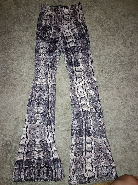 Ženske pantalone Blondy – zmijski print, zvonare - Brend: Blondy