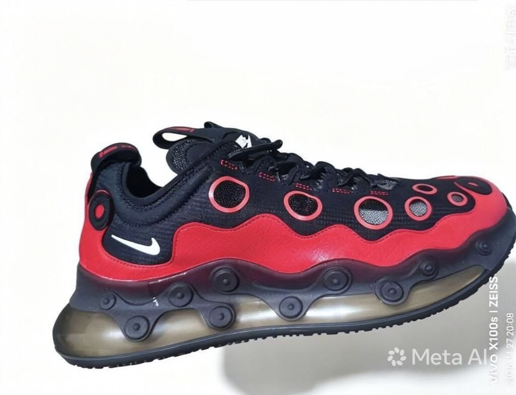 Nike muške patike – crno/crvene - Model sa izraženim futurističkim