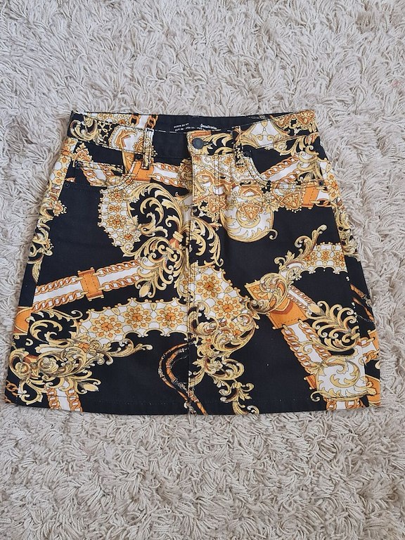 Modna suknja sa inspirativnim "Versace" printom, marka Stradivarius