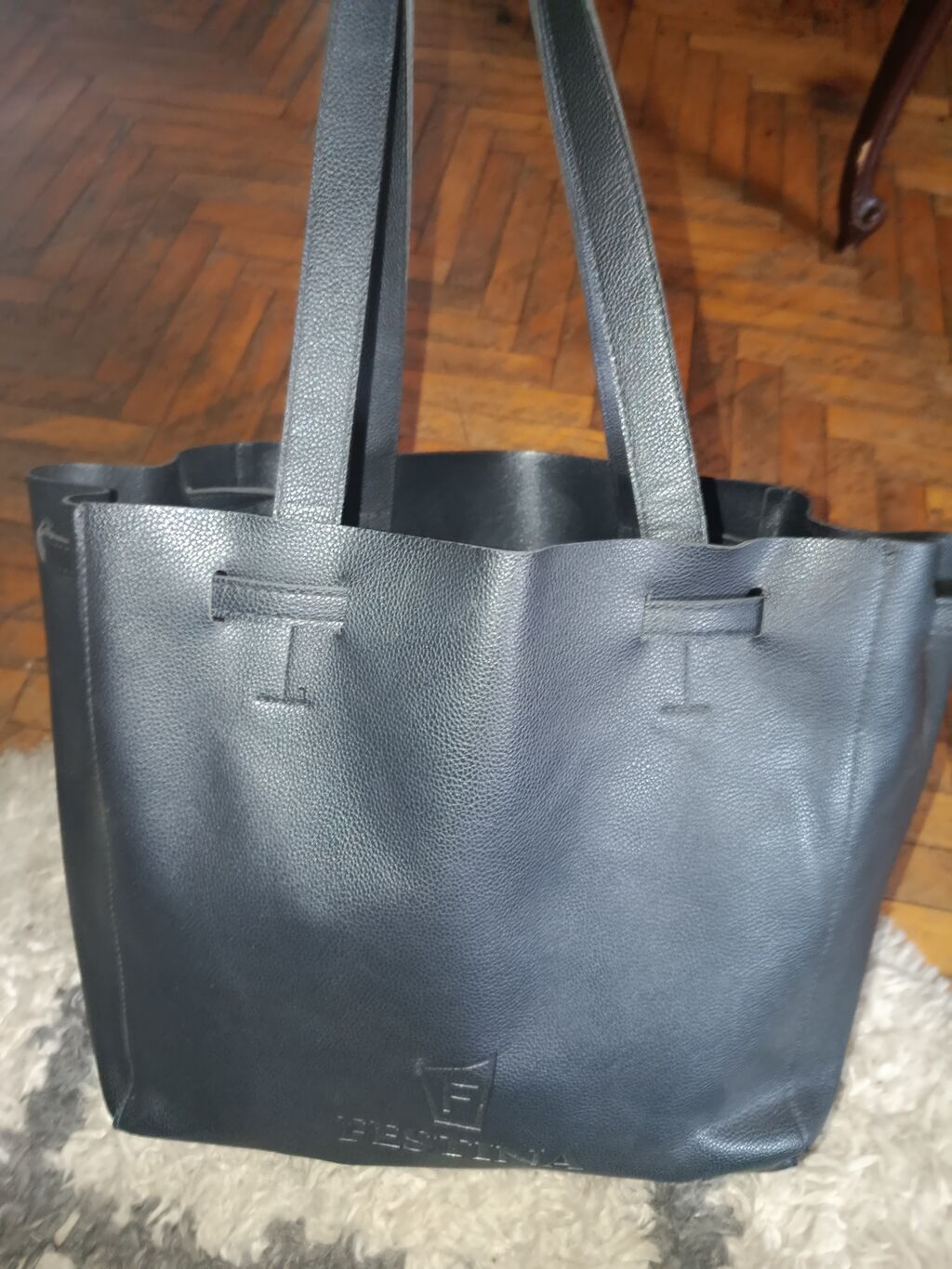 Torba Festina – crna shopper/tote torba - Materijal: koza - Boja