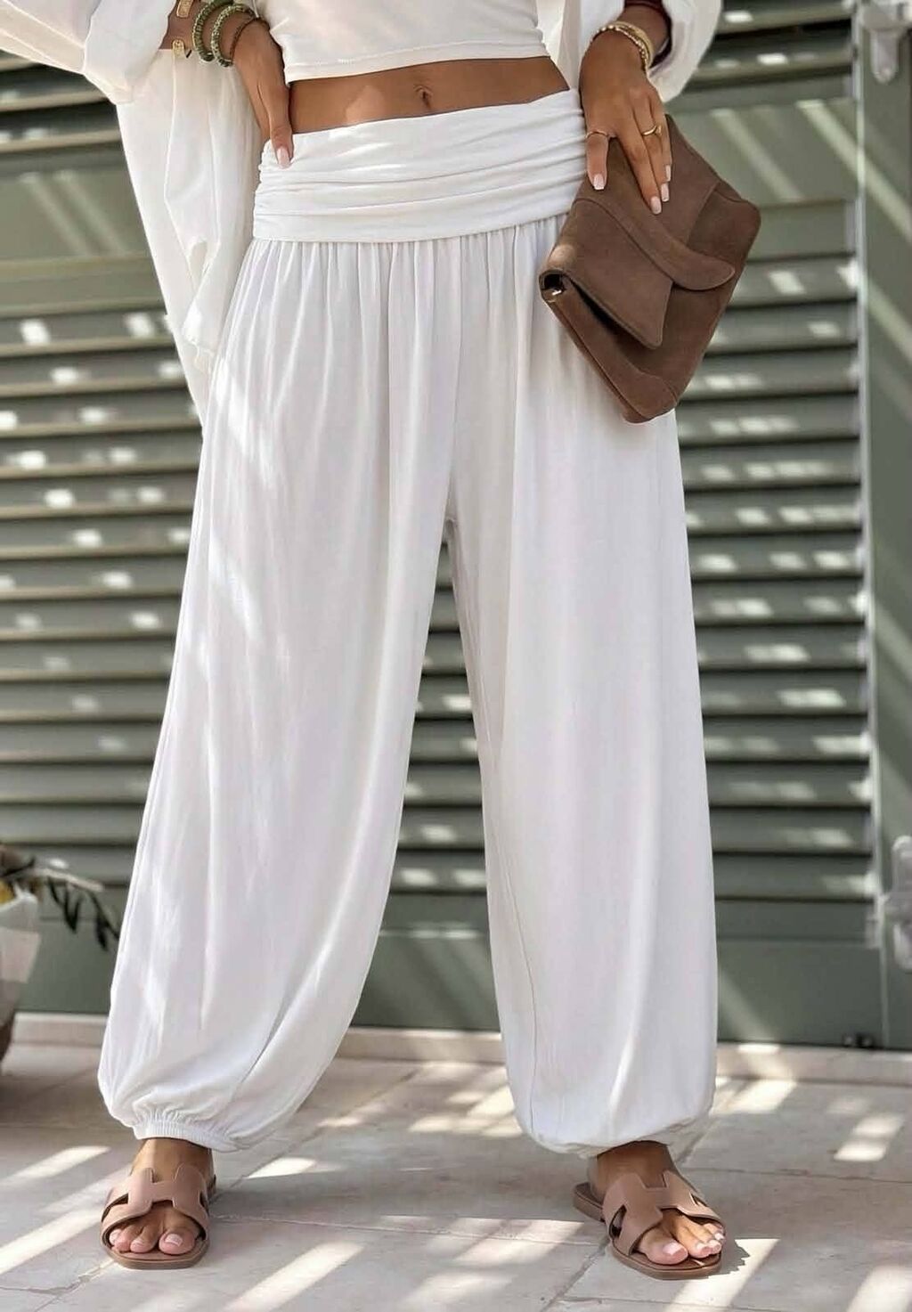 Ženske pantalone harema kroja – lagane i lepršave - Model: široke