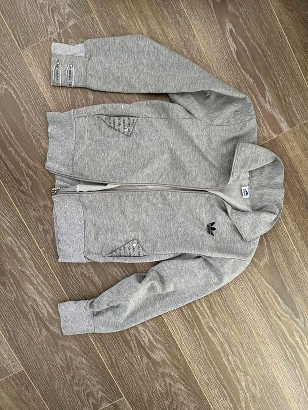 Siva Adidas gornji deo trenerke sa rajsferšlusom - Brend: Adidas