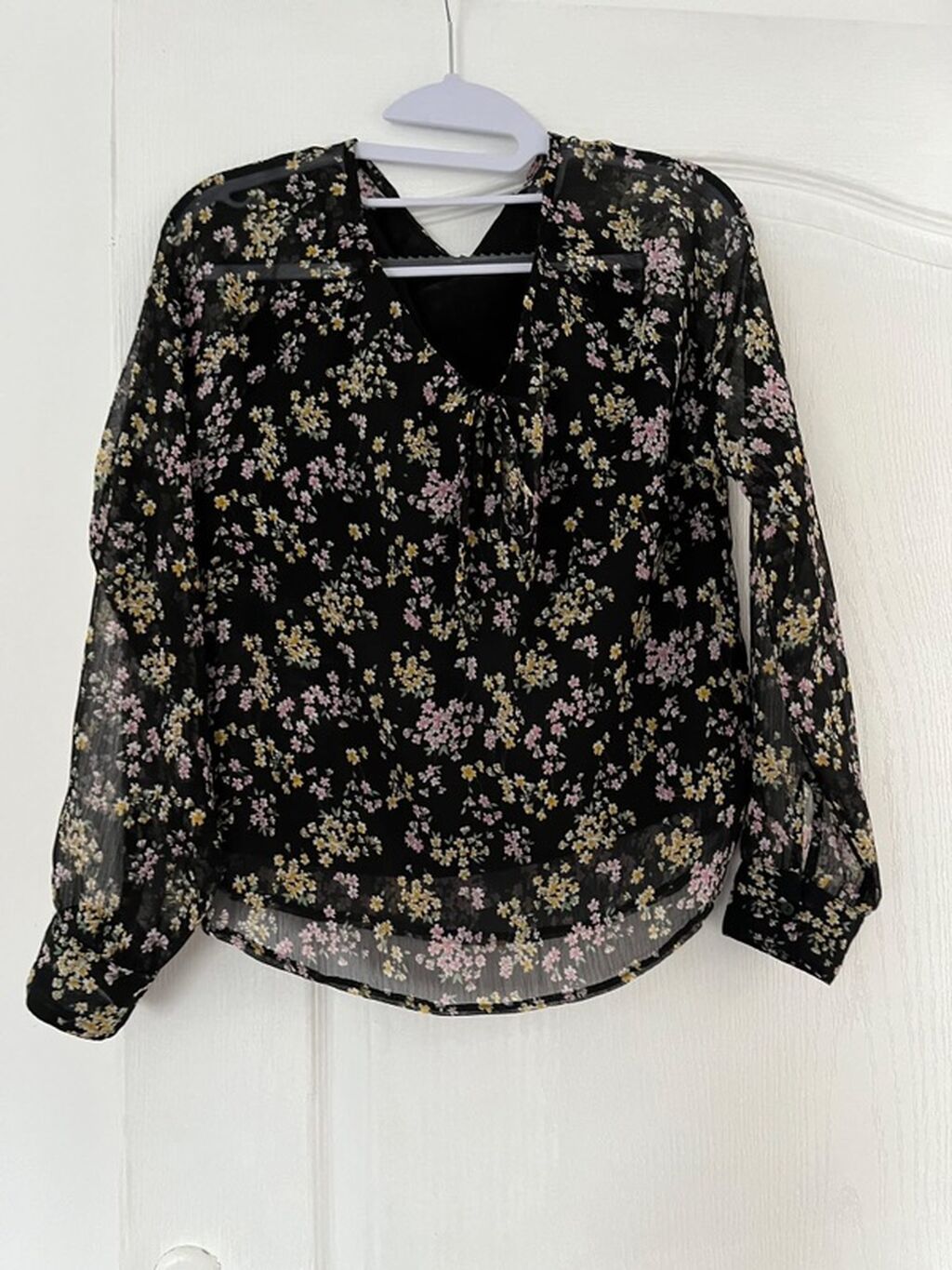 Sinsay ženska bluza – model XS (34/36) - Boja: crna osnova sa sitnim