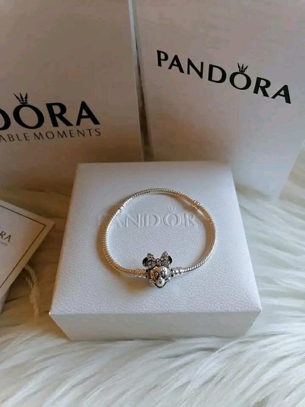 Pandora narukvica Vel:od 17do 21cm Cena:2500 (Samo narukvica bez