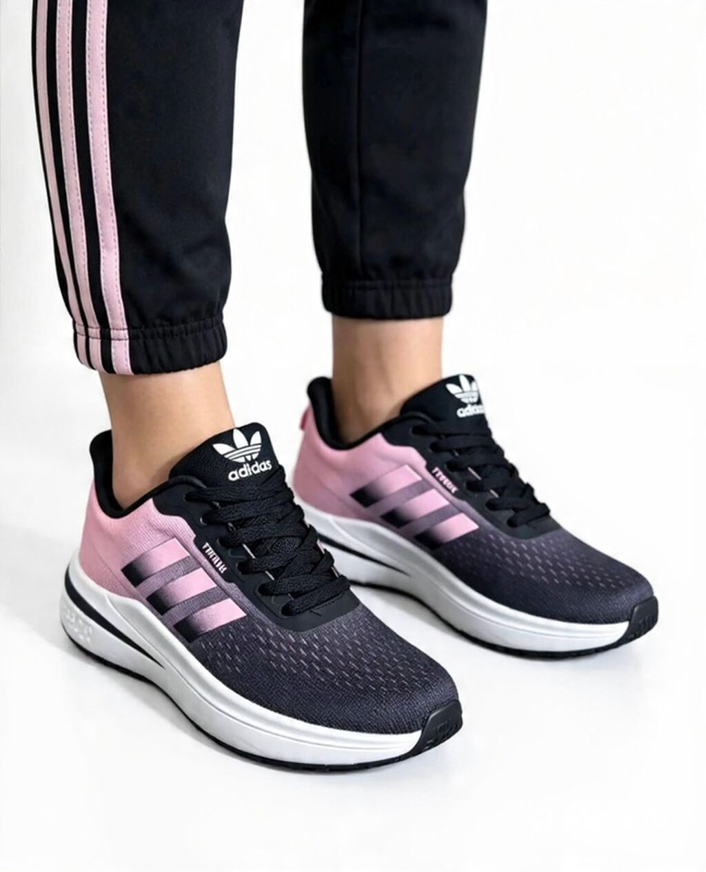 Adidas patike za trčanje – ženski model - Dizajn: kombinacija