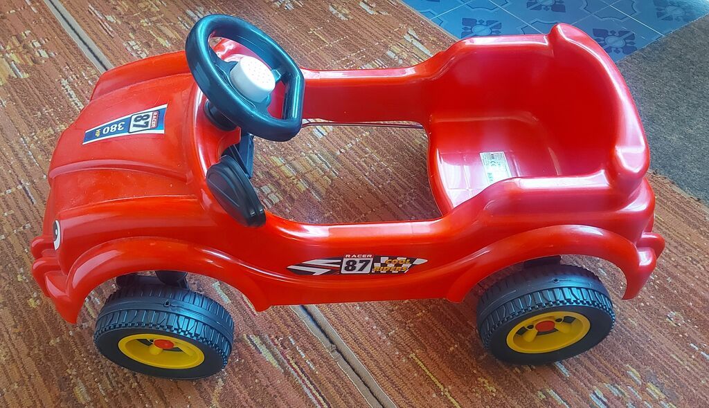 Dečiji guralica-auto - Model: Racer 87 (nalepnice sa brojem i
