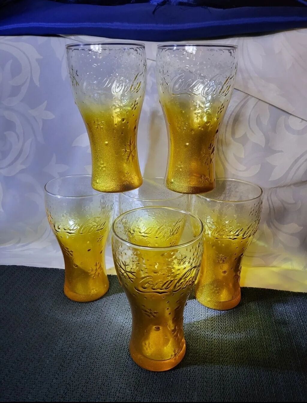 Case nove Coca Cola. Case nove,sve na njima odsjaj od