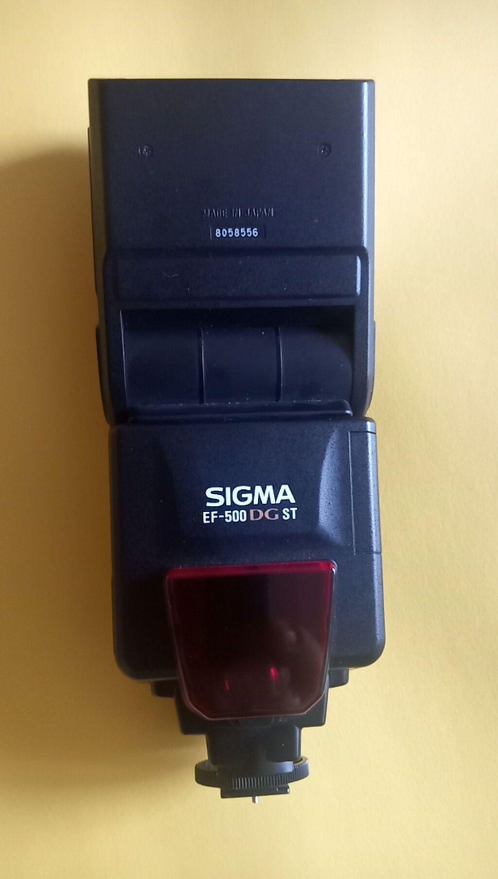 Sigma EF-500 DG ST blic perfektan Montaža: standardna hot-shoe sa