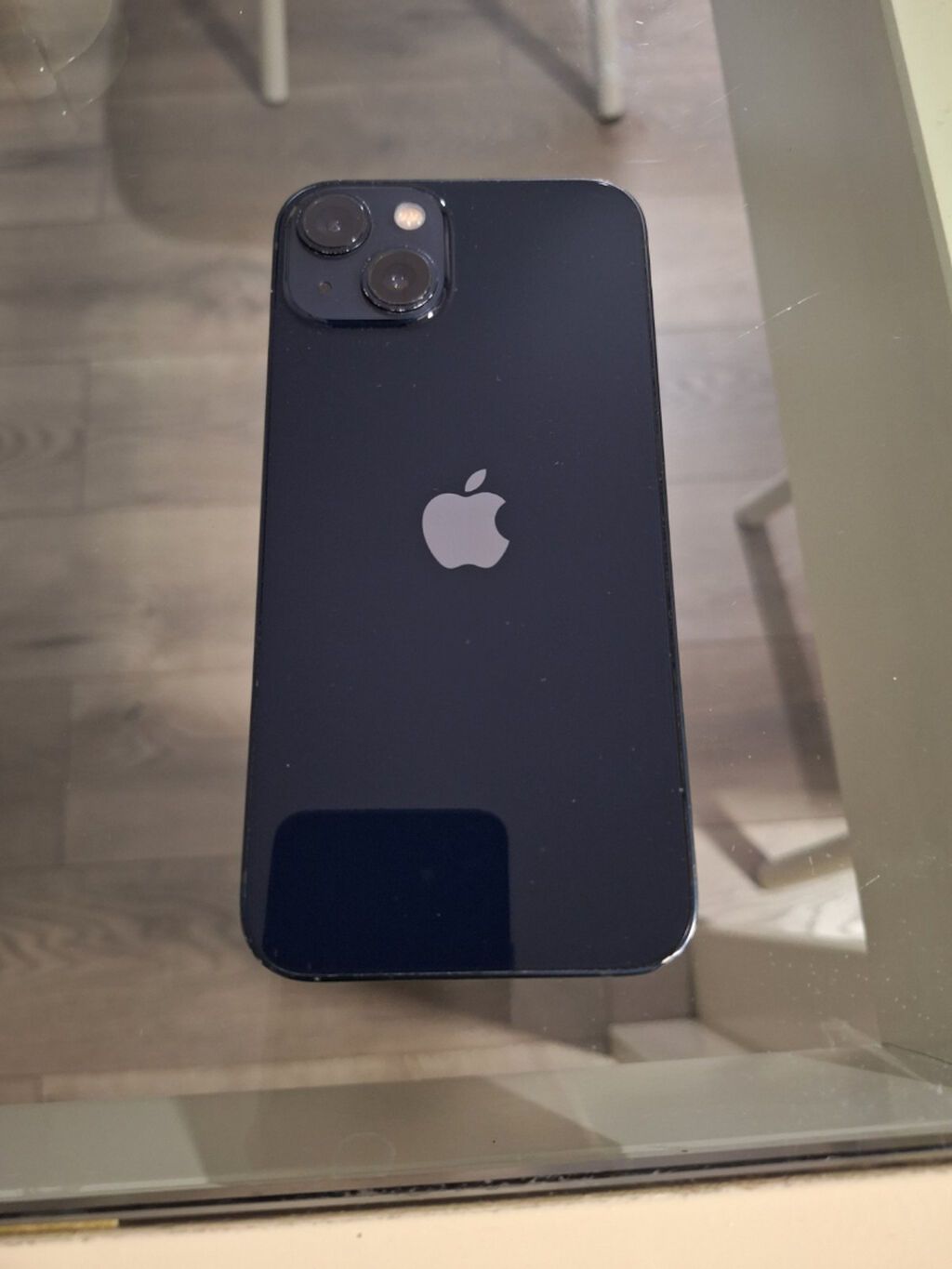Apple Iphone 13 128GB Na telefonu je sve fabricko,nikada