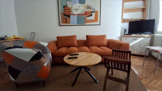 Renoviran dvosoban stan,centar-48m2