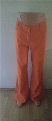 Nove pantalone sa etiketom