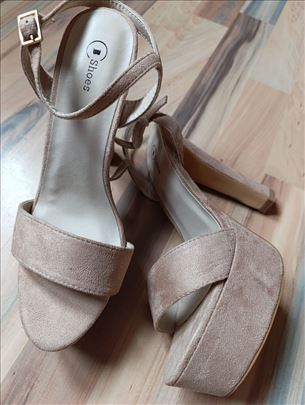 Nove sandale 39