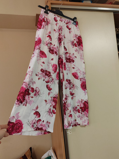 Bele široke pantalone sa ružama *NOVO