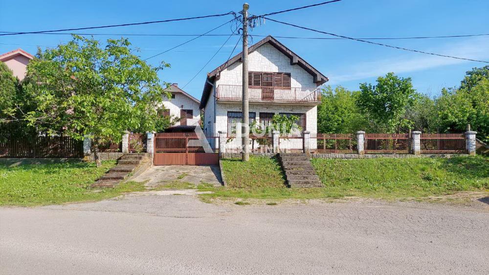 Barajevo, Vranić, dve kuće, 300m2, plac 11ari ID#10069
139.000 €