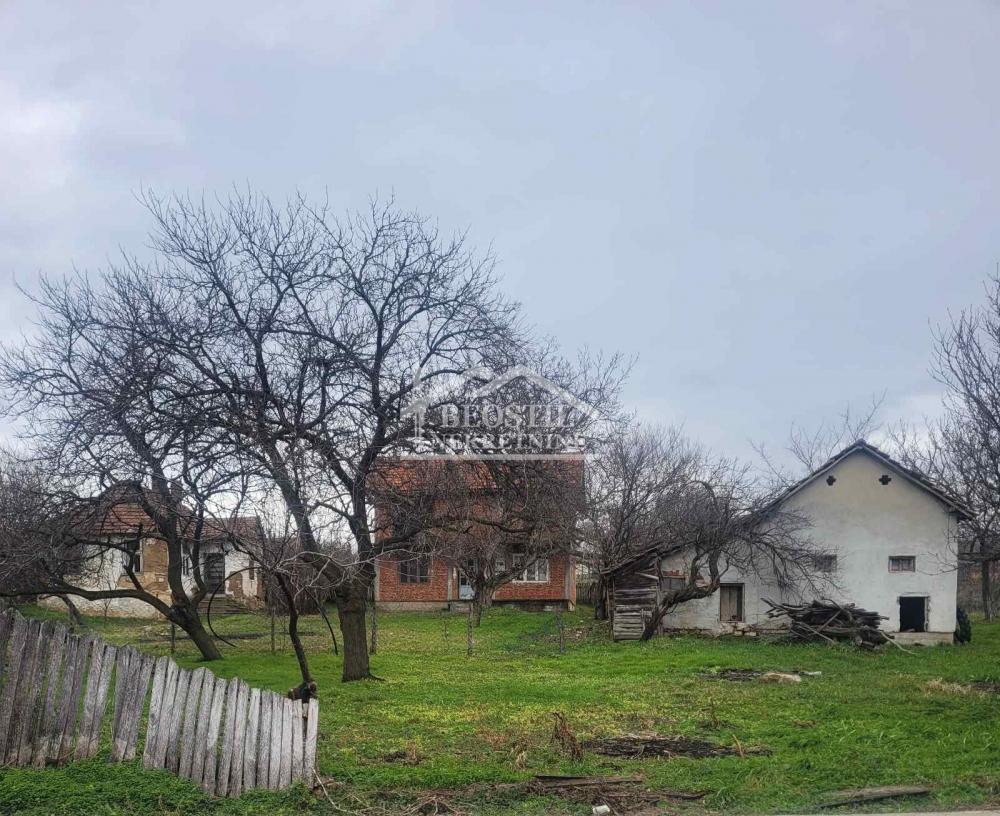 Mladenovac - Vlaška - dve kuće ID#25093
55.000 €