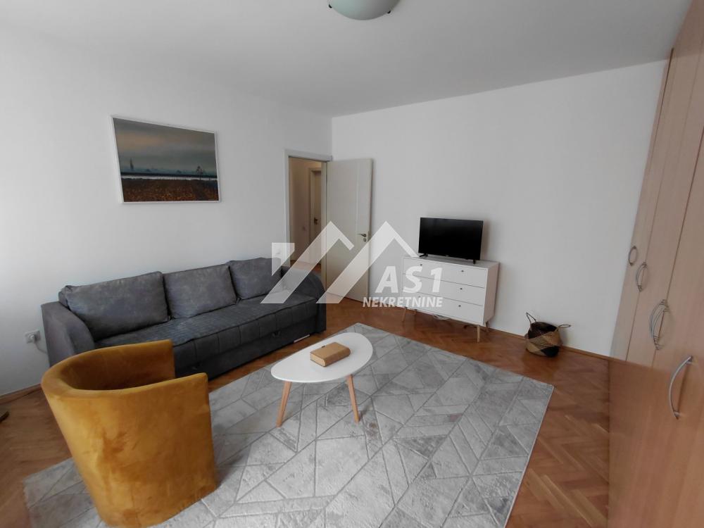 IZDAJE SE DVOSOBAN STAN LIMAN IV ID#6677
430 €