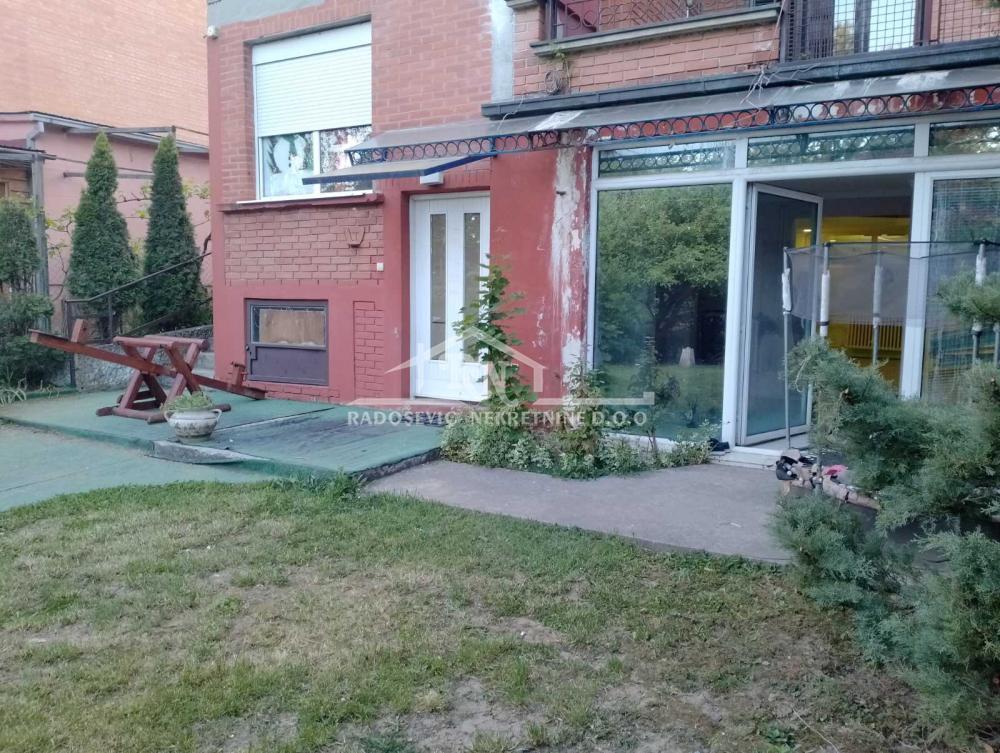 Rakovica, Vidikovac, Vidikovačka, 170m2 ID#1649
1.200 €