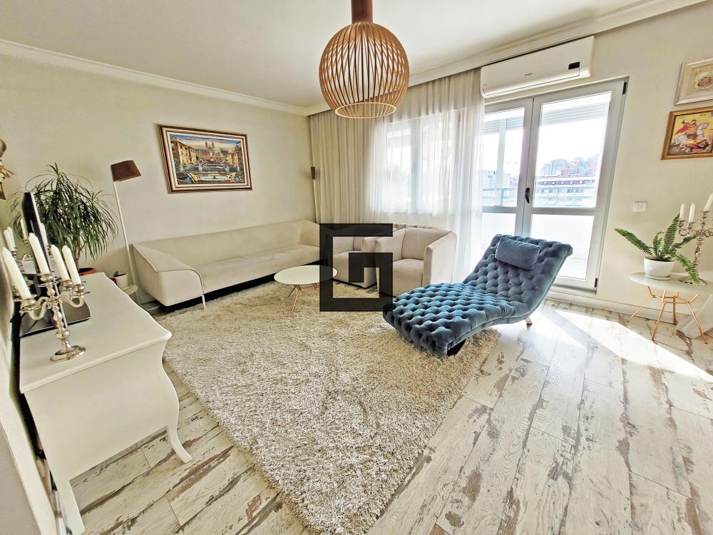 Ekskluzivan porodični stan sa lođom i pogledom – Voždovac ID#2072
288.000 €