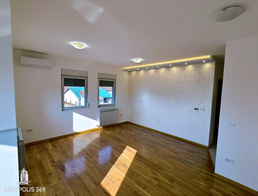Izuzetan! Etažno grejanje, video nadzor ID#1211
99.900 €