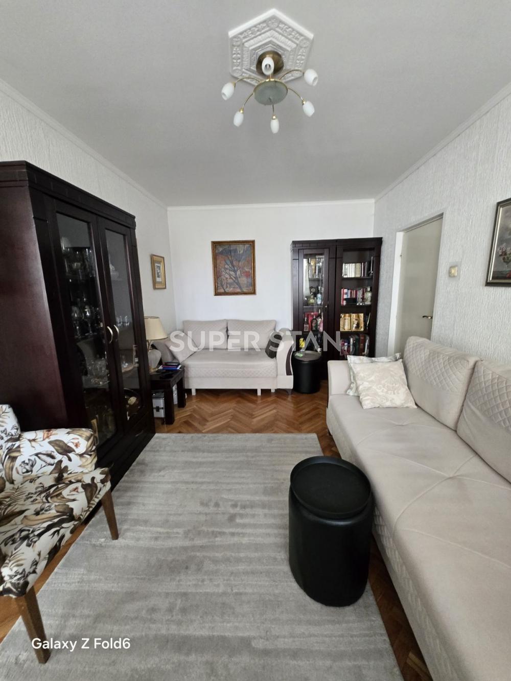 Stan sa dva zasebna ulaza, potencijal za podelu u dve stambene jedinice ID#1282
345.000 €