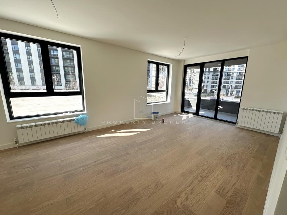 BW Iris, dvostran, ugaona pozicija ID#4441
310.000 €