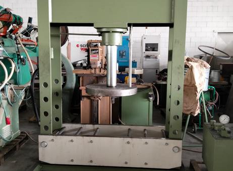 OMCN Хидраулична Преса Арт. 204/R 150 тона ПОСЕТОВАНА