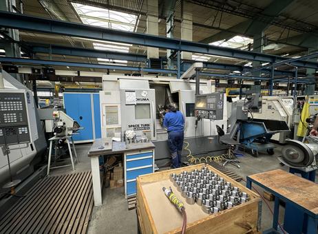 cnc strug Okuma LB 3000 MY