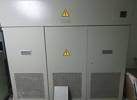 Kompletna Šnajder SM6 MV/LV električna razvodnica (demontažna) + korekcija kosinusa φ kompanije Dukati Enerđia