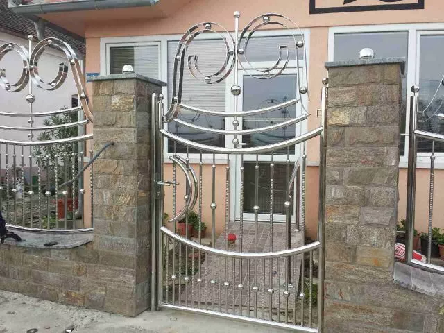 PEŠAČKE PROHROMSKE KAPIJE
