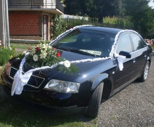 CVETNA DEKORACIJA ZA SVADBENI AUTOMOBIL