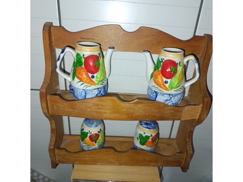 Polica drvena sa cinijama