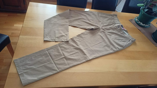 pamučne i lagane pantalone